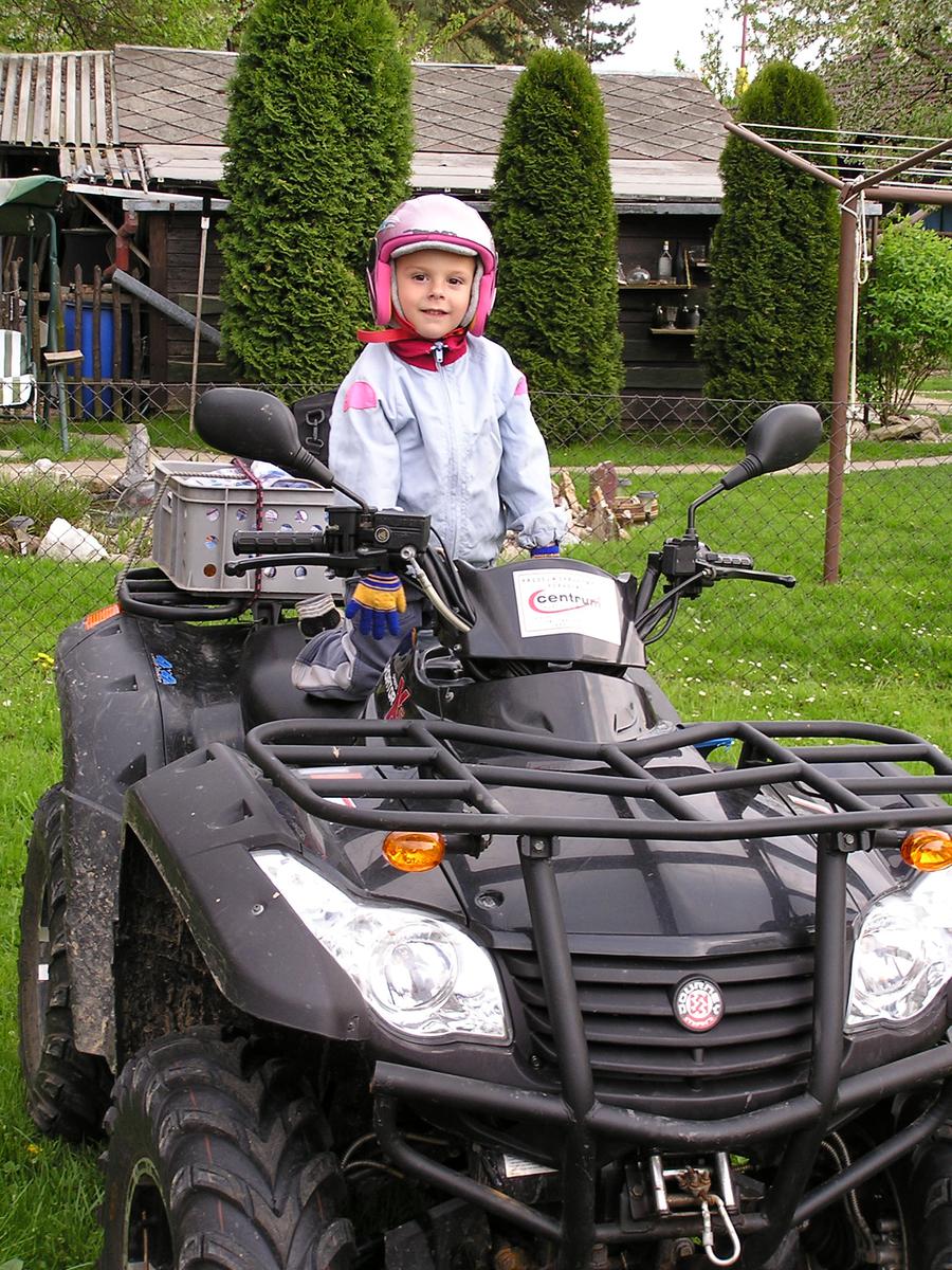 Čarodejnice, brontosauří šlápoty, kamenné obydlí Zderaz, rokle Pivnice ...